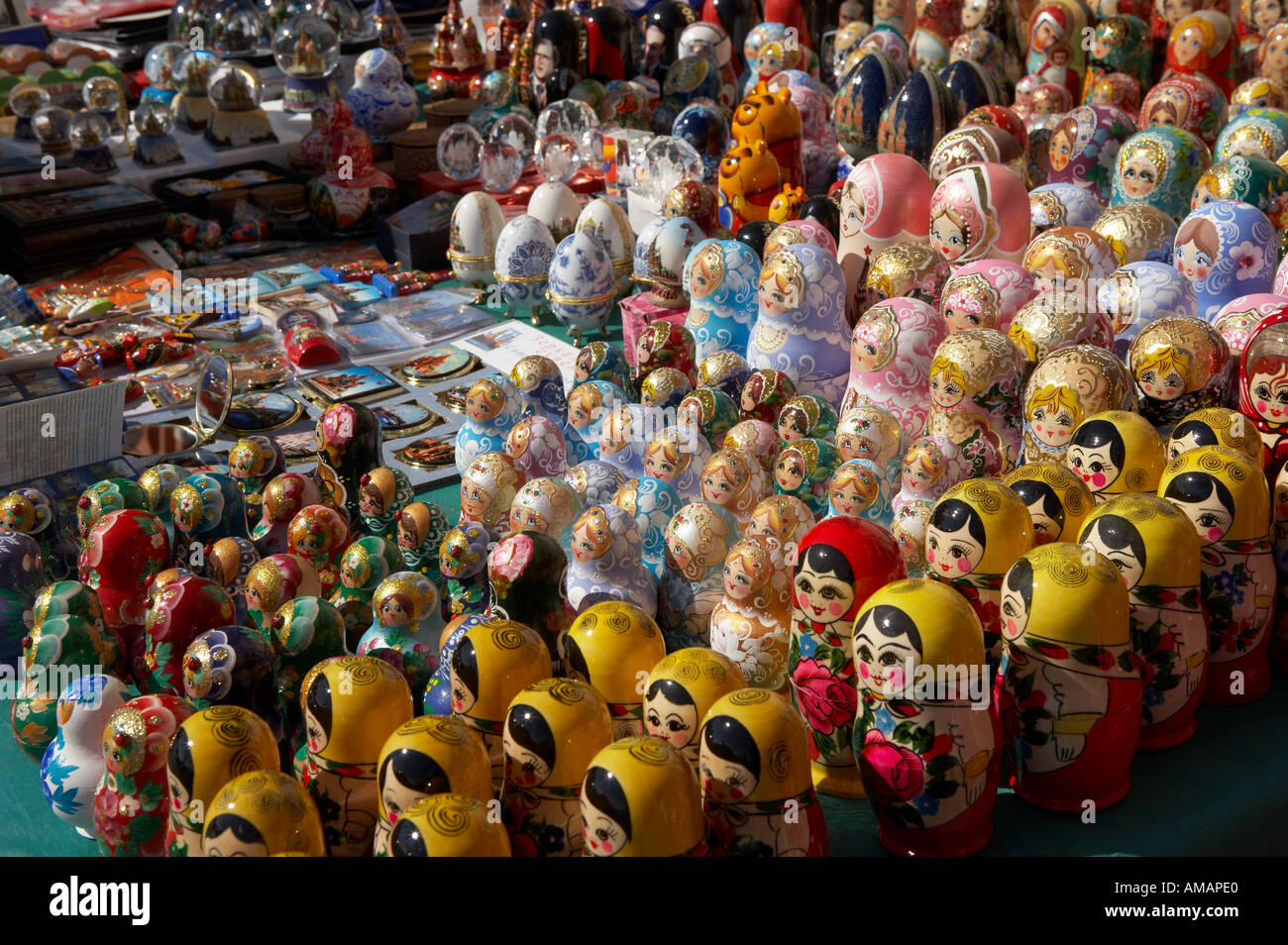 DISPLAY OF RUSSIAN MATRYOSHKA NESTING DOLLS RED SQUARE MOSCOW RUSSIA ...