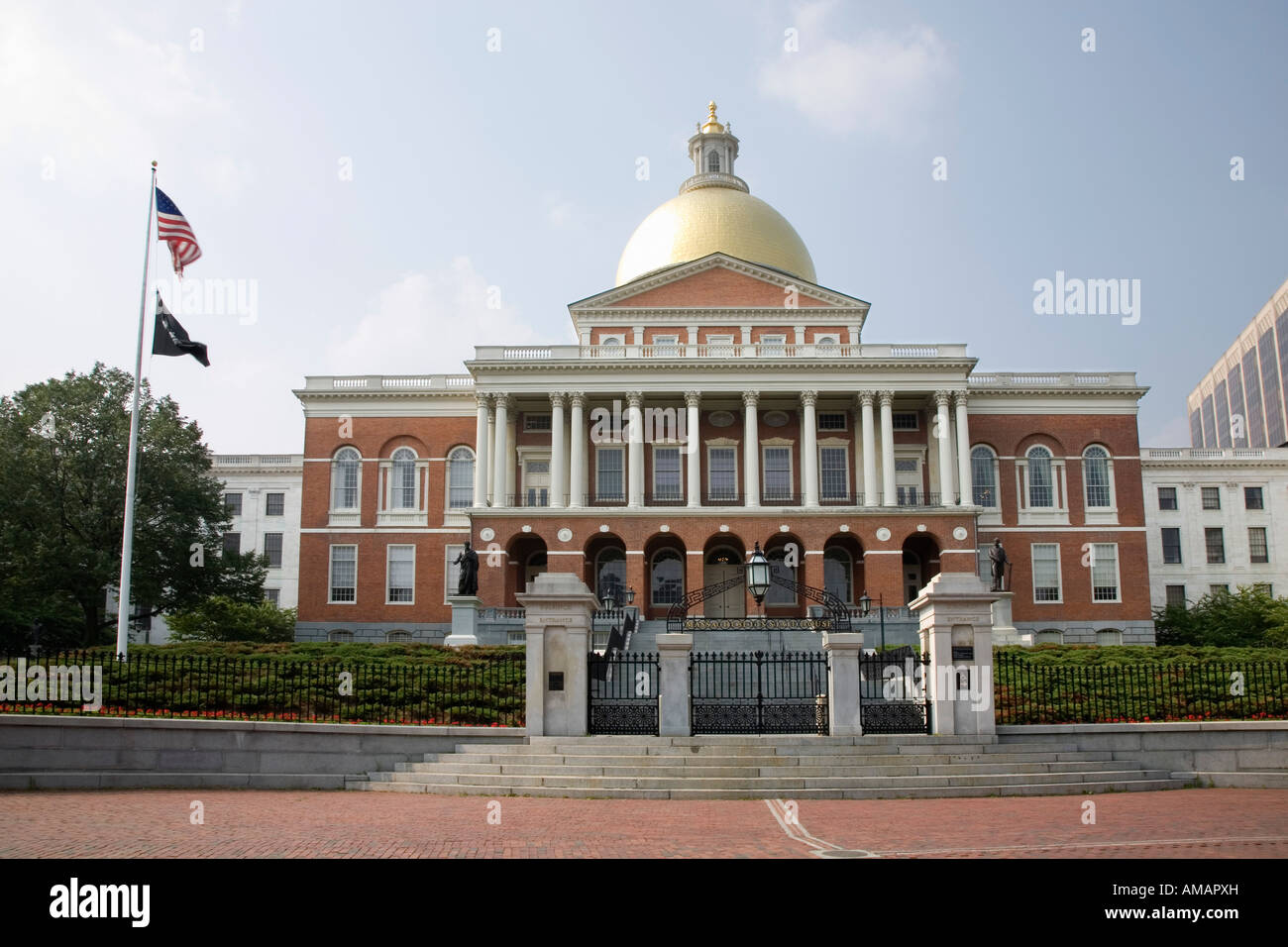 Massachusetts state house entrance hi-res stock photography and images ...