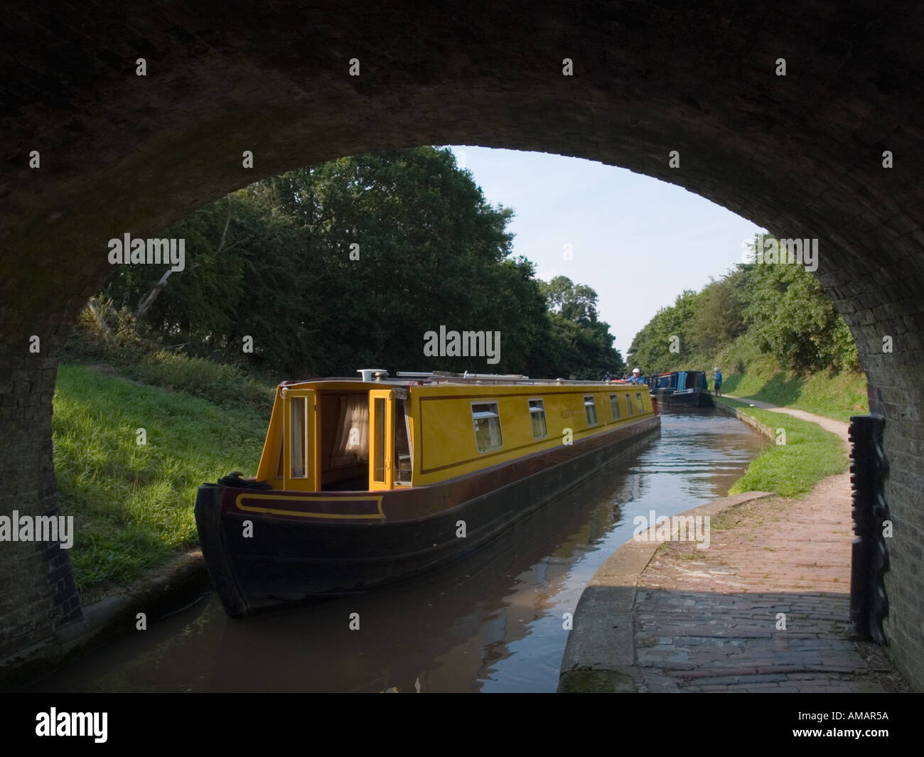 YELLOW NARROW BOAT APPROACHING TUNNEL in Audlem Flight at Coxbank ...