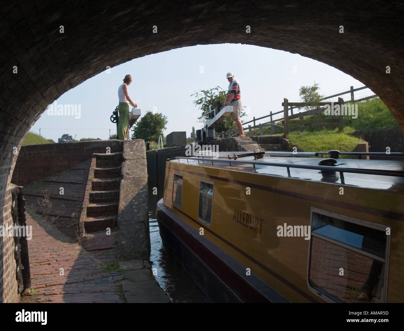 Narrowboat approaching bridge hi-res stock photography and images - Alamy