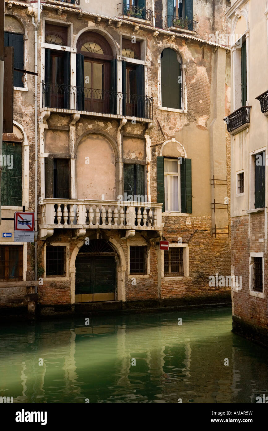 Building exterior in Venice Stock Photo - Alamy