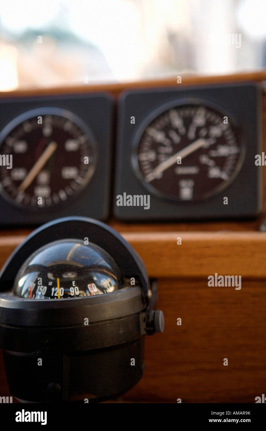 Ships compass hi-res stock photography and images - Alamy