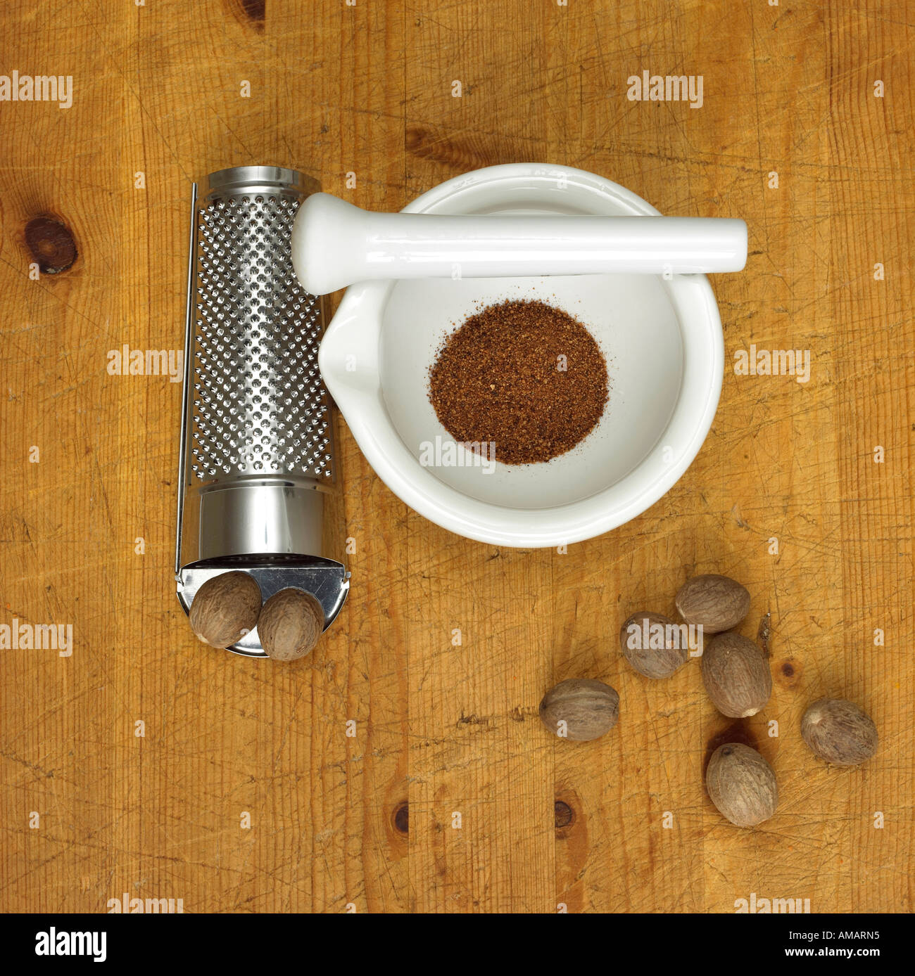 Photos of fresh nutmeg hi-res stock photography and images - Alamy
