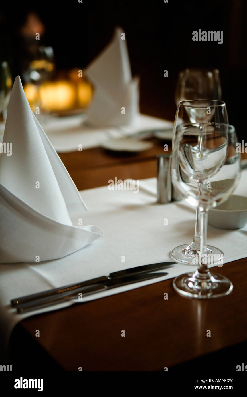 Restaurant set dinner hi-res stock photography and images - Alamy