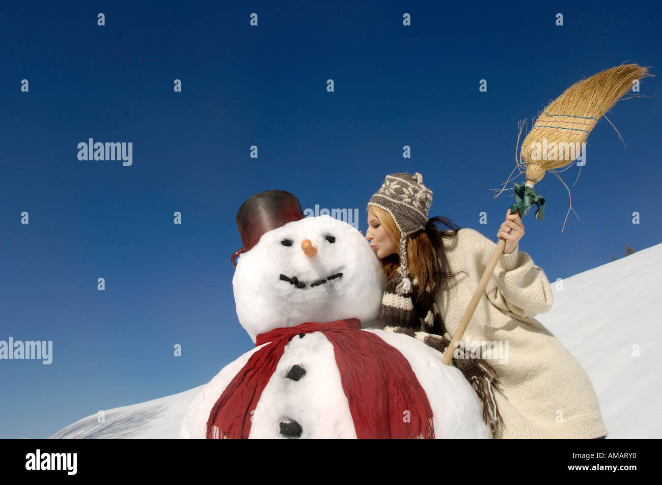 Snowman and snow woman kissing hi-res stock photography and images - Alamy
