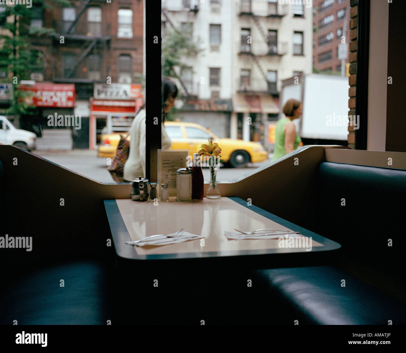 An empty booth in a diner Stock Photo - Alamy