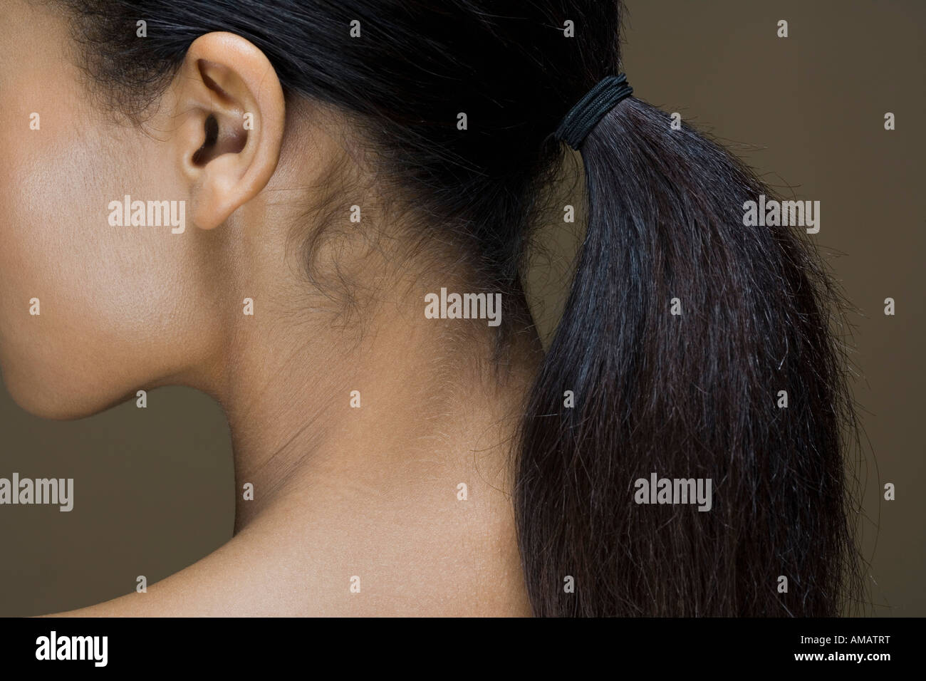 Rear view of a woman's ponytail Stock Photo - Alamy