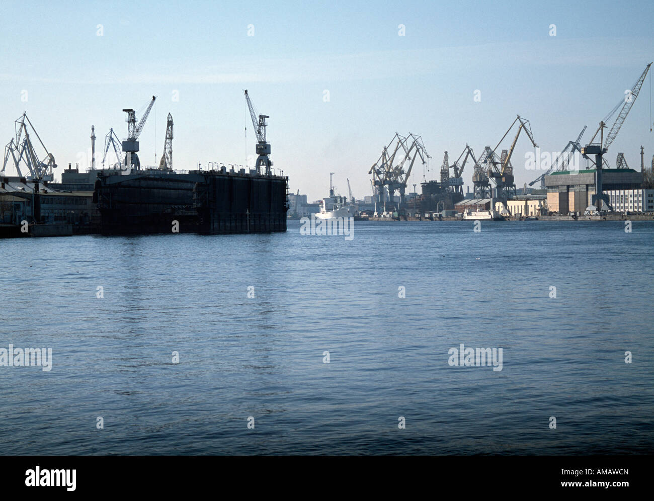 Loading docks hamburg hi-res stock photography and images - Alamy