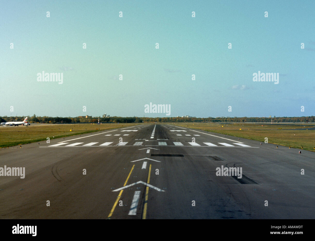 Airfield guidance hi-res stock photography and images - Alamy
