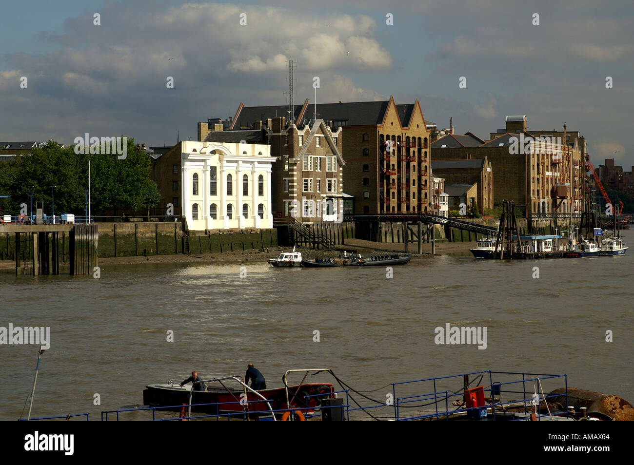 Thames river police station at wapping hi-res stock photography and ...