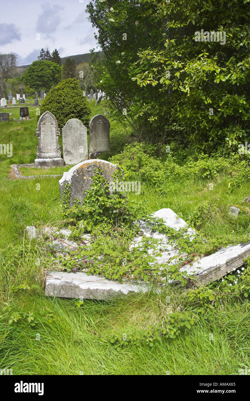 Broken grave hi-res stock photography and images - Alamy