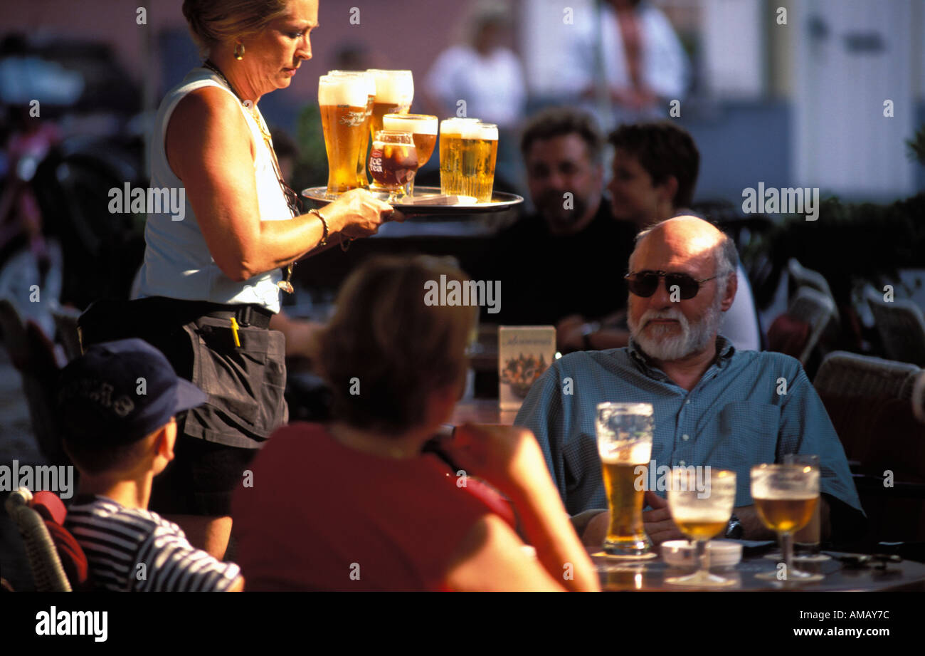 Brugge tourists drinking belgian beer hi-res stock photography and ...