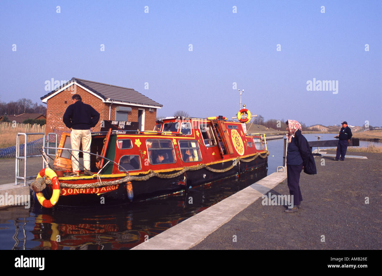 Scotland lock boat lift canal hi-res stock photography and images - Alamy