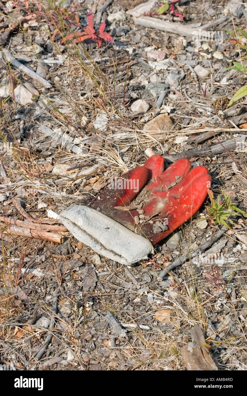 Dropped on the ground hi-res stock photography and images - Alamy