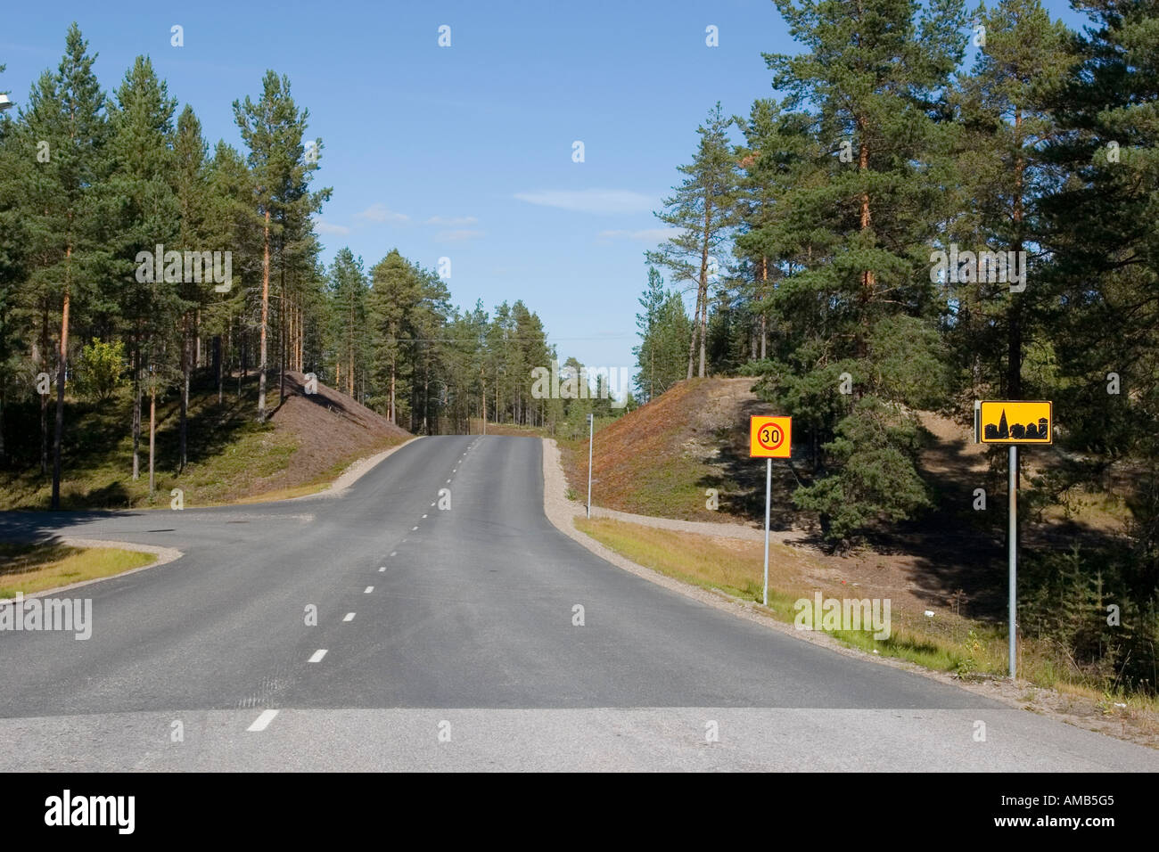 empty road scene Stock Photo - Alamy