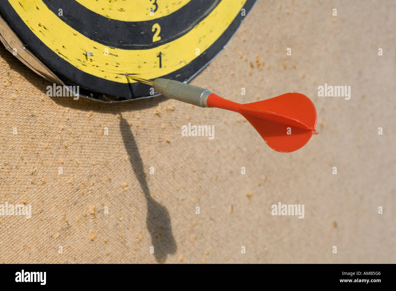 Old dart board hi-res stock photography and images - Alamy