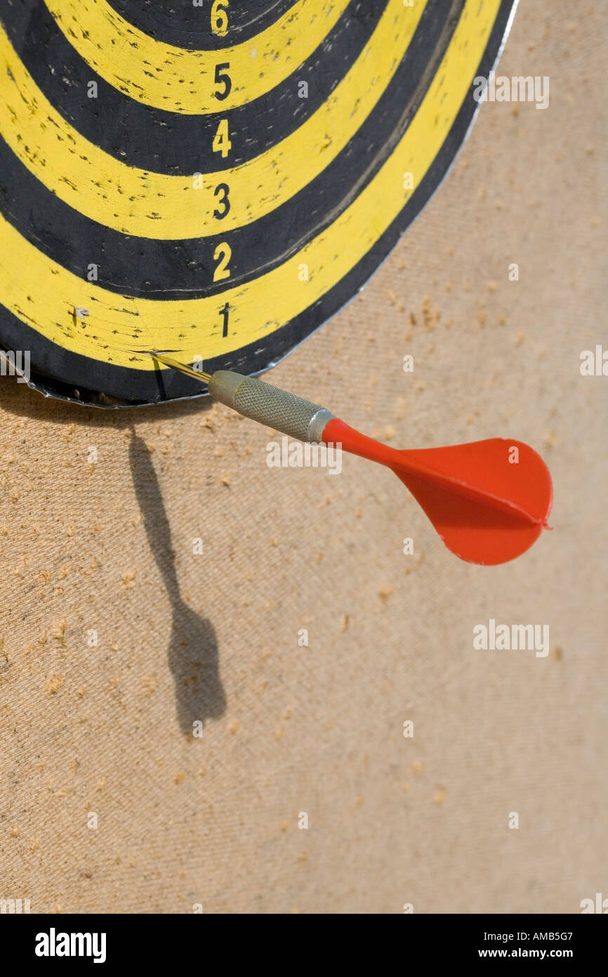 Old dart board hi-res stock photography and images - Alamy