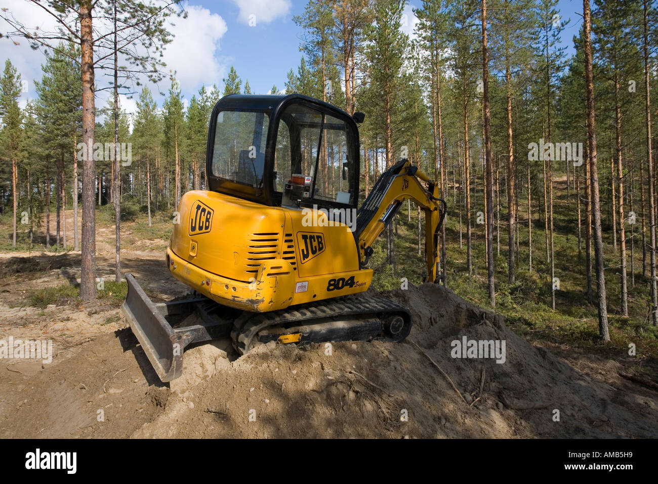 Small digger hi-res stock photography and images - Alamy