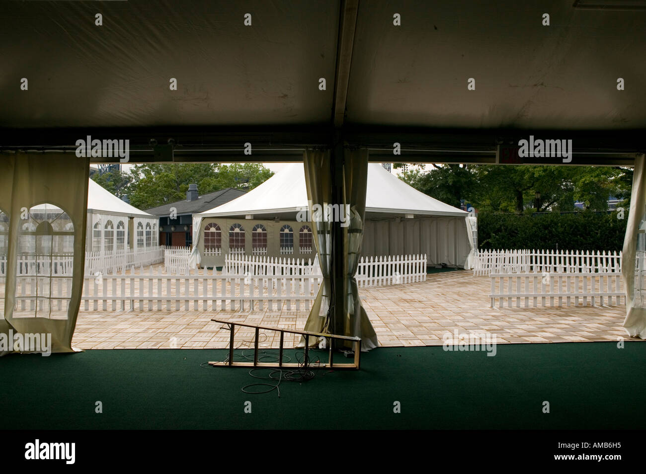 White tents hi-res stock photography and images - Alamy