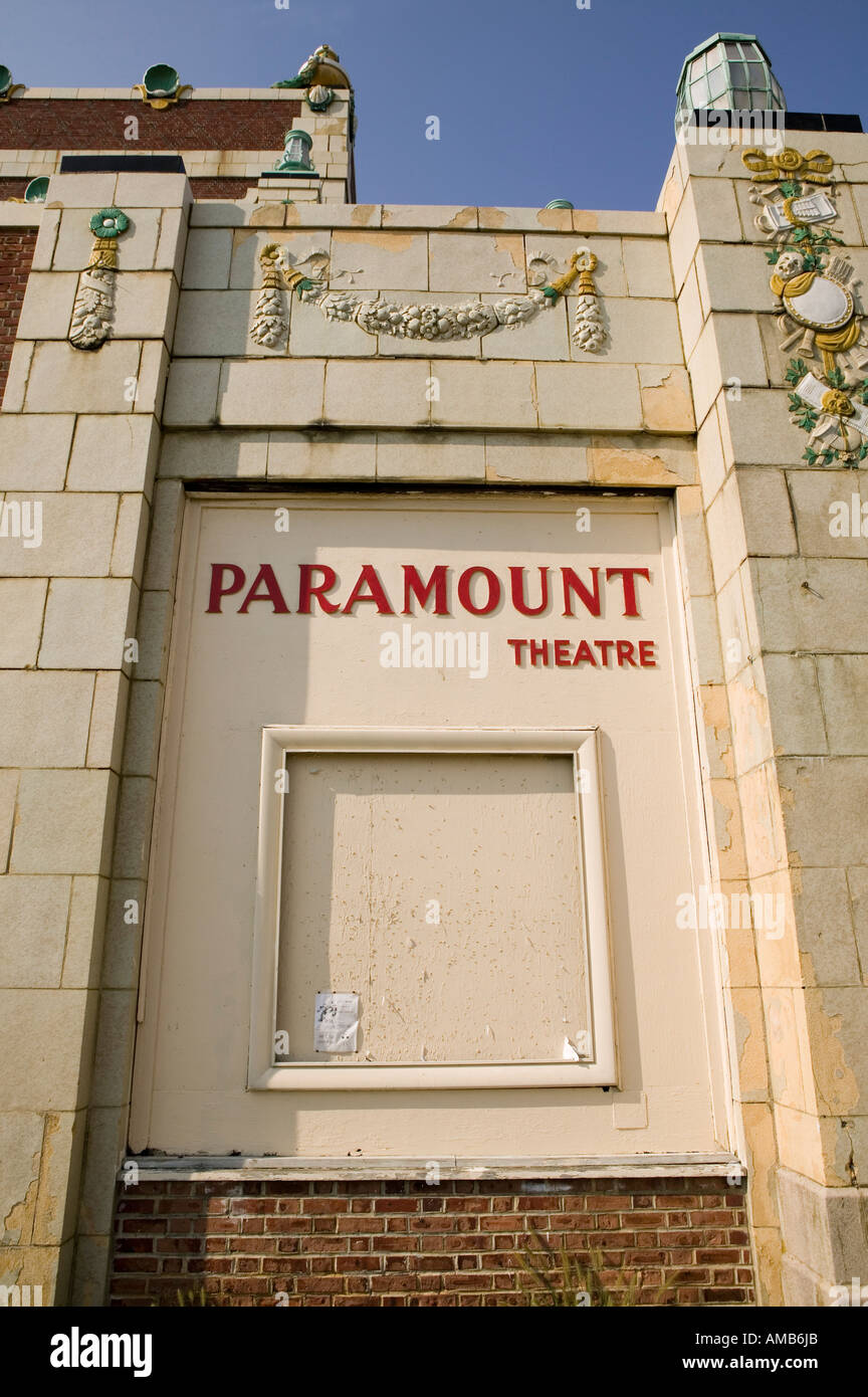 Paramount cinema hi-res stock photography and images - Alamy