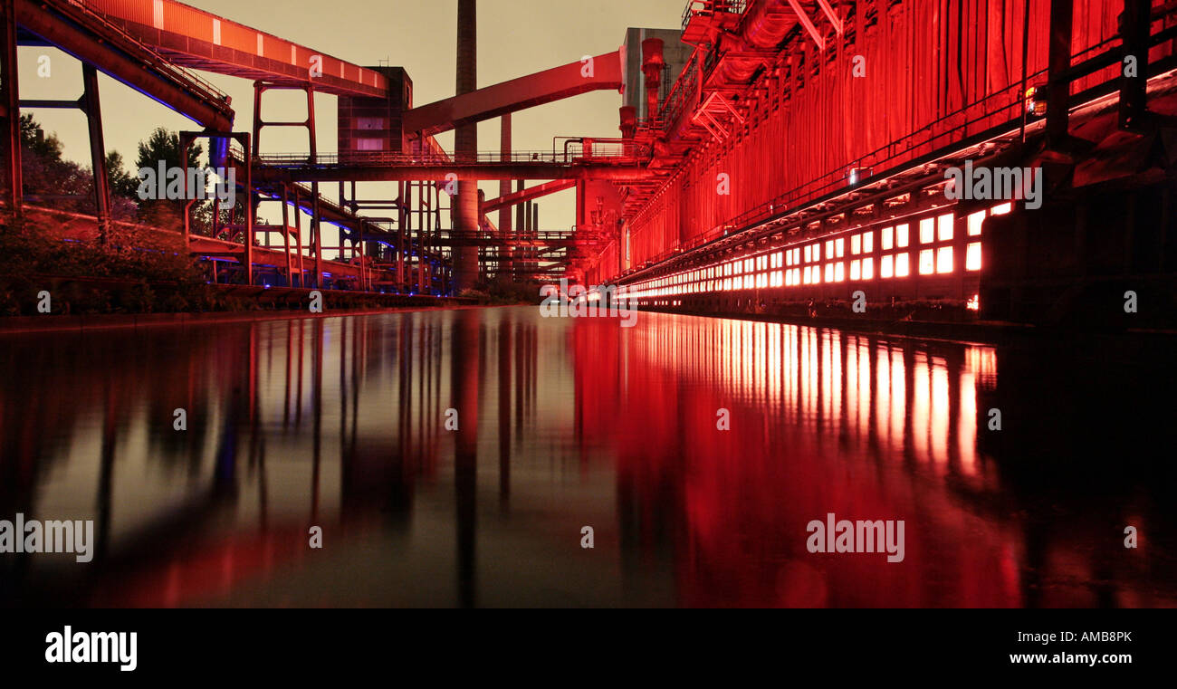 Night time industries hi-res stock photography and images - Alamy