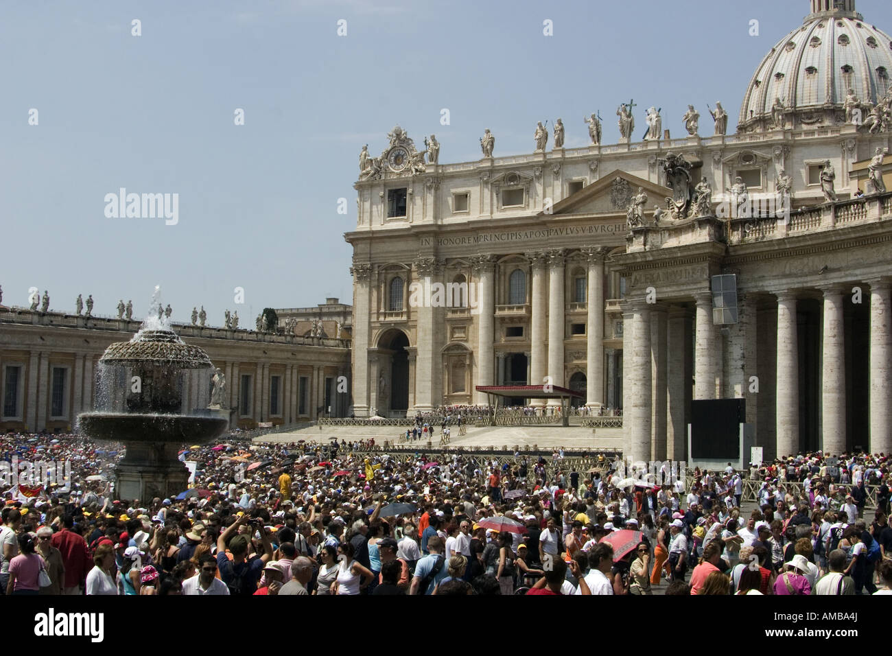Blessing on sunday in front of the Basilica of Saint Peter, Vatican ...
