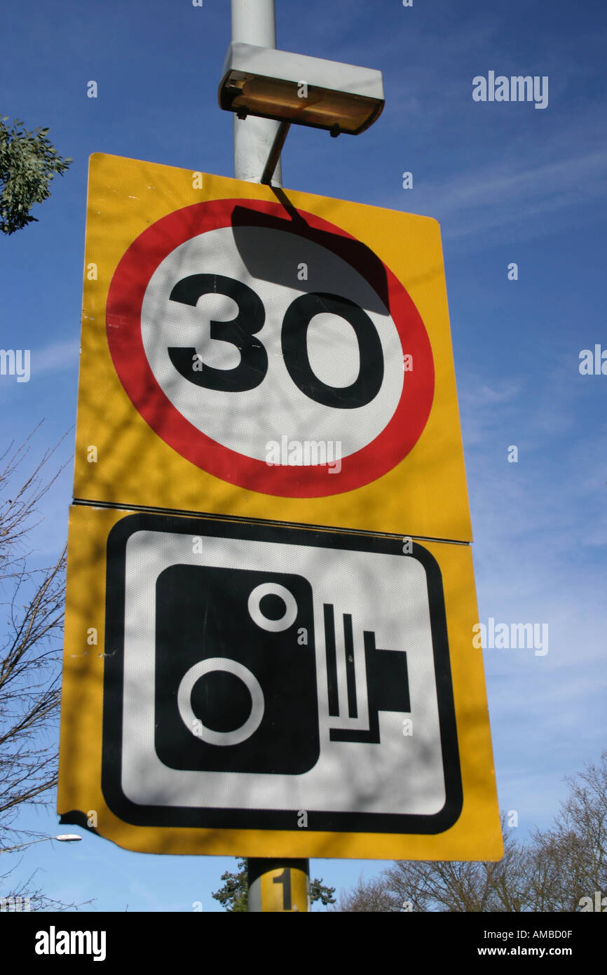 30 mph and speed camera warning sign Stock Photo - Alamy