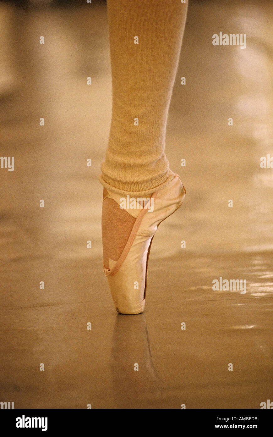 Ballet hi-res stock photography and images - Alamy