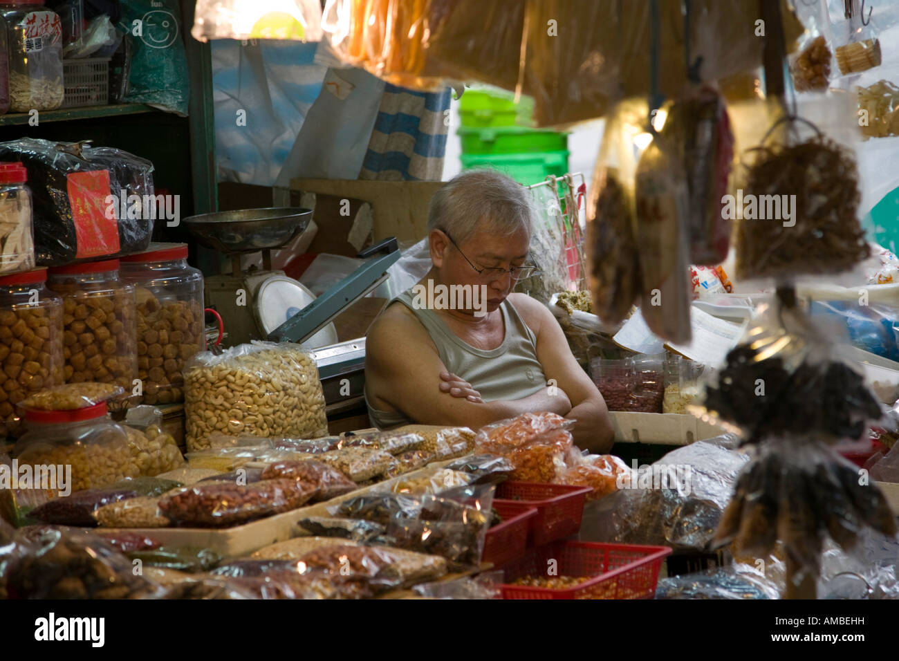Dried food stall wet market hi-res stock photography and images - Alamy