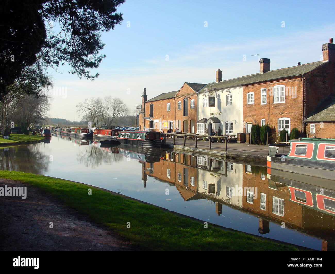 Fradley junction hi-res stock photography and images - Alamy