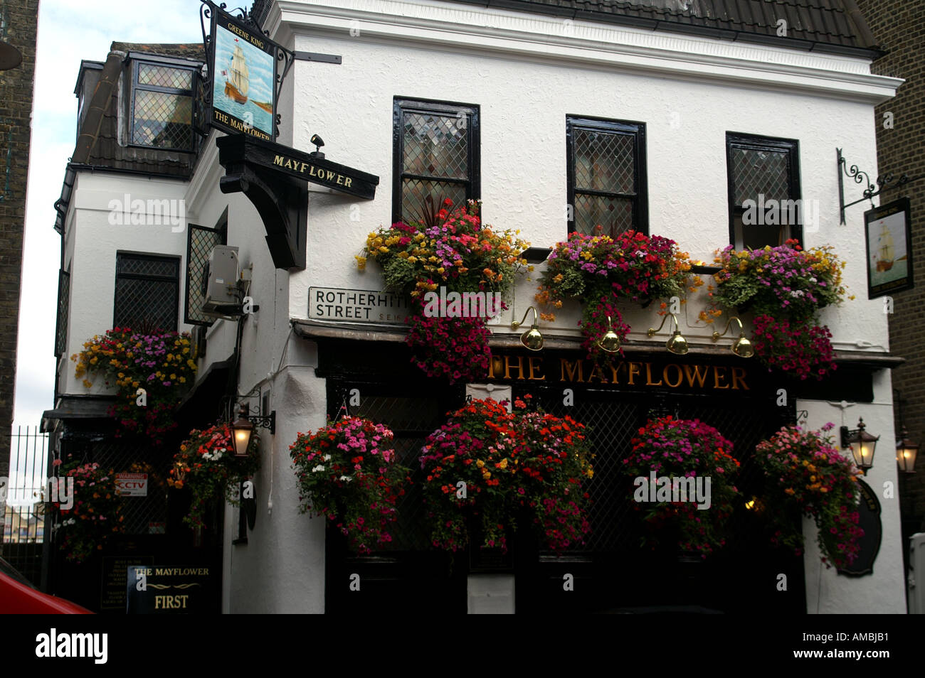 The Mayflower pub beside the Thames Rotherhithe Stock Photo - Alamy