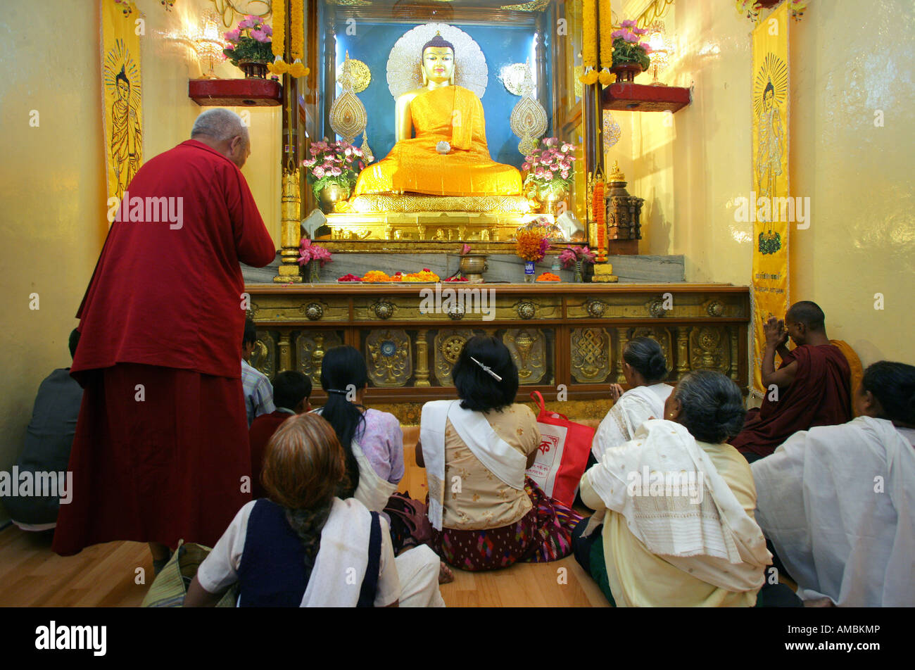 India, Bodhgaya: worshipers praying in the buddhist Mahabodhi Temple ...