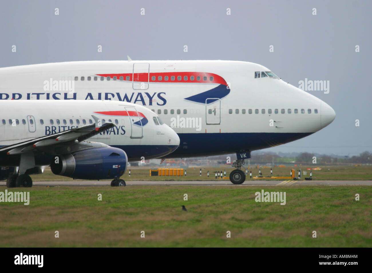 British Airways Airbus A320 and Boeing 747 planes queue up for take off ...