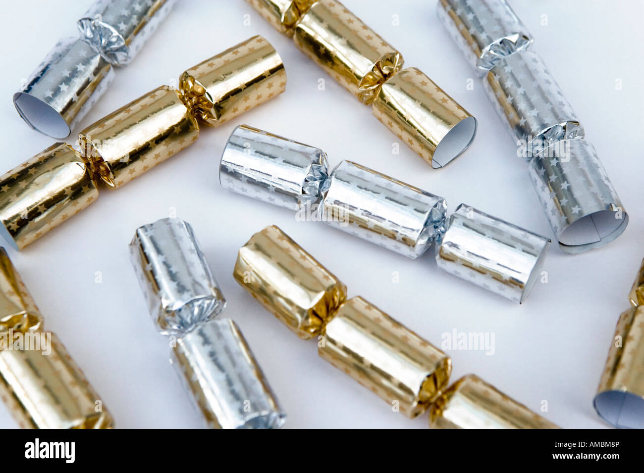 Silver gold christmas crackers hi-res stock photography and images - Alamy