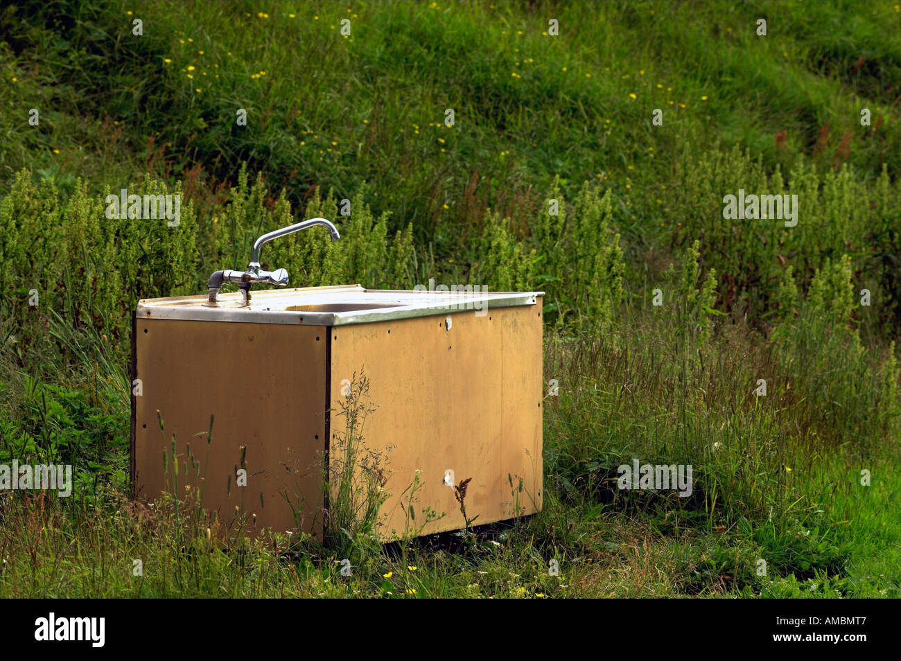 Abandoned kitchen sink in the nature Stock Photo - Alamy