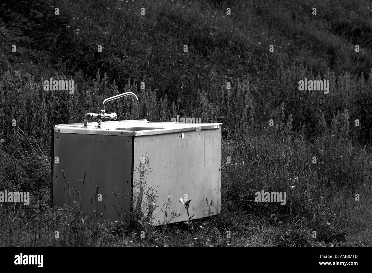 Abandoned kitchen sink in the nature Stock Photo - Alamy