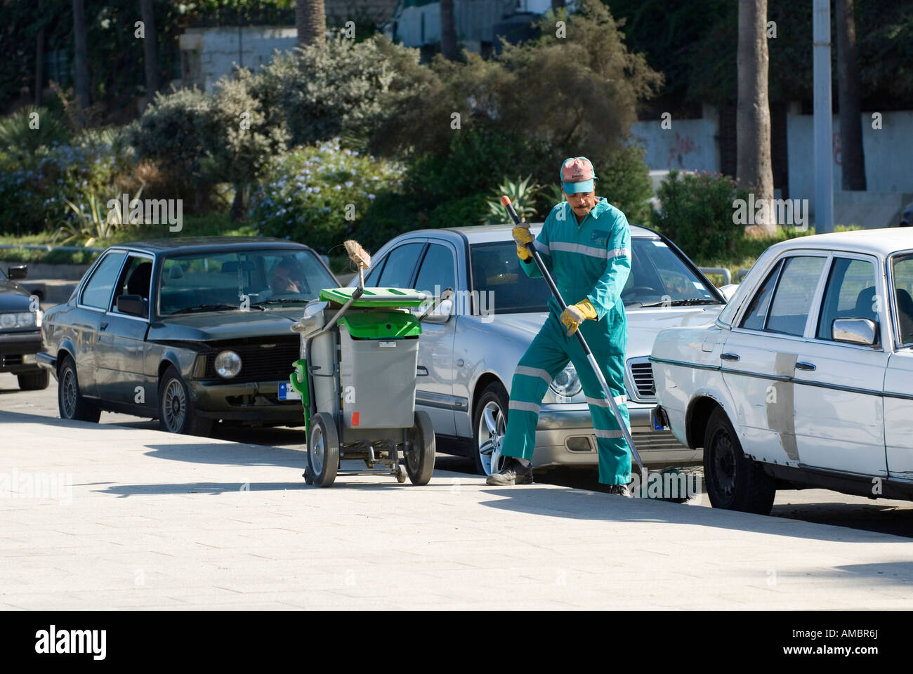 Sukleen Worker cleaning the streets Stock Photo - Alamy