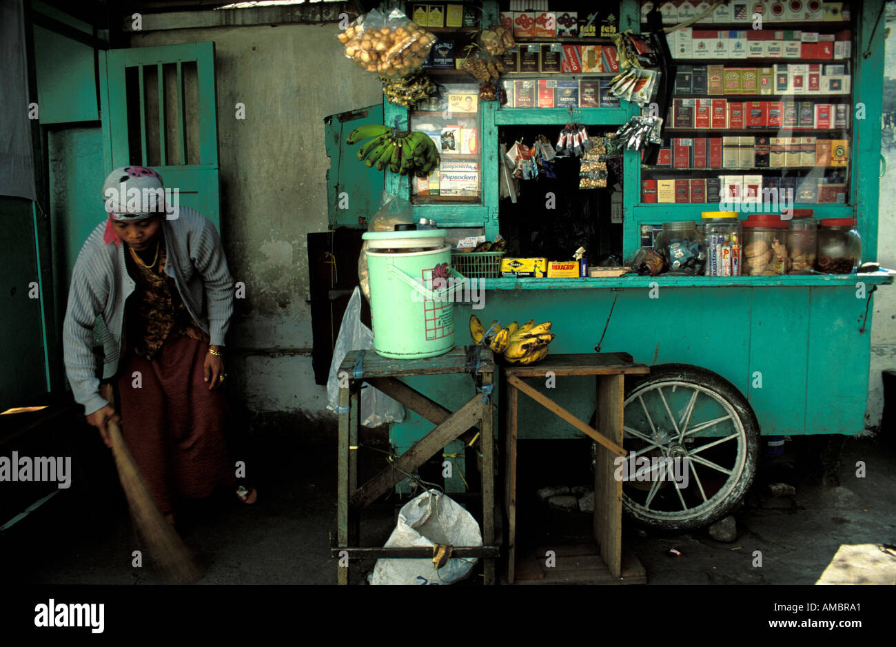 cigarette shop in jakarta Stock Photo - Alamy