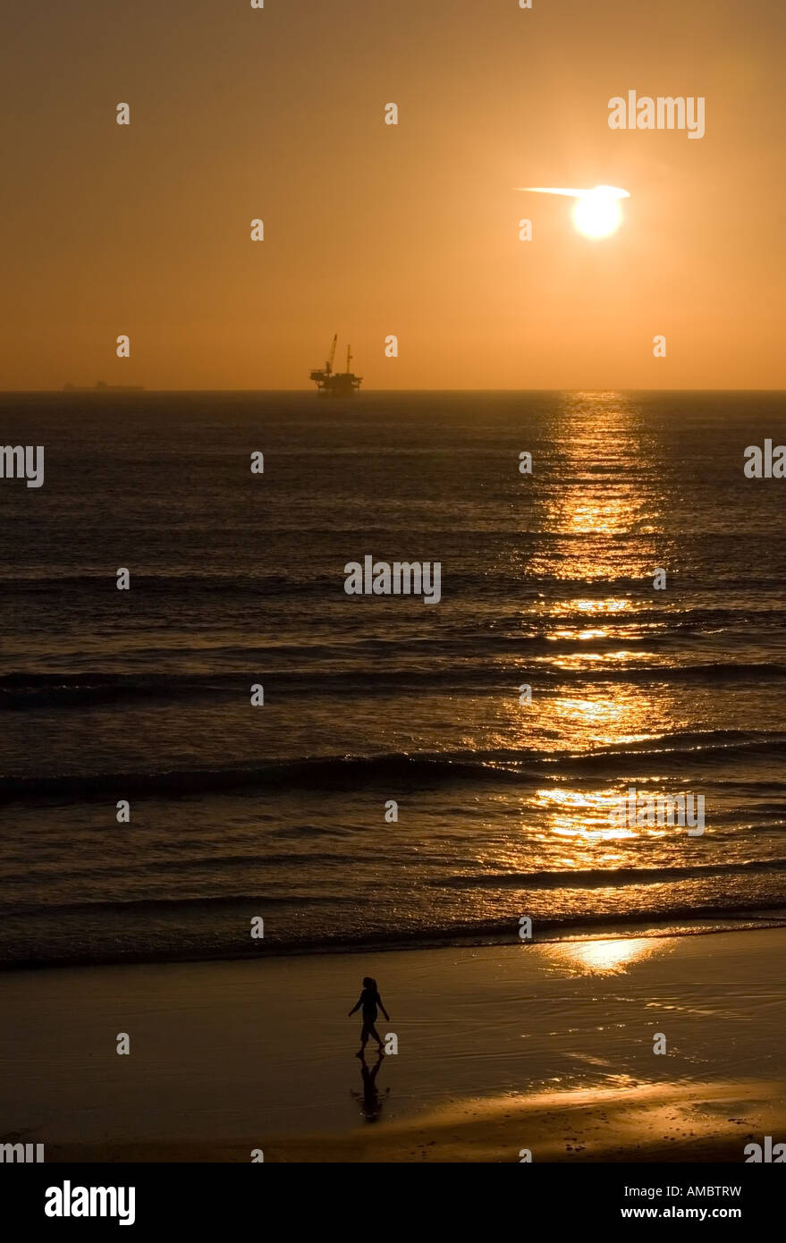 Sun set reflections on the ocean at the beach Stock Photo - Alamy