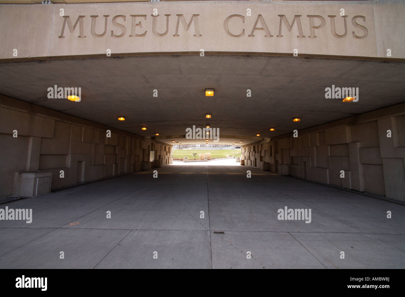 Chicago underpass hi-res stock photography and images - Alamy