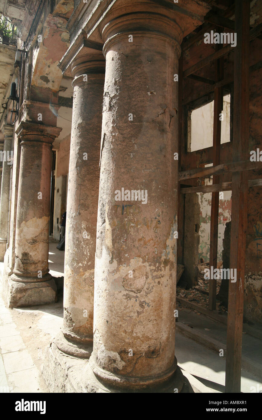 Building on pillars hi-res stock photography and images - Alamy