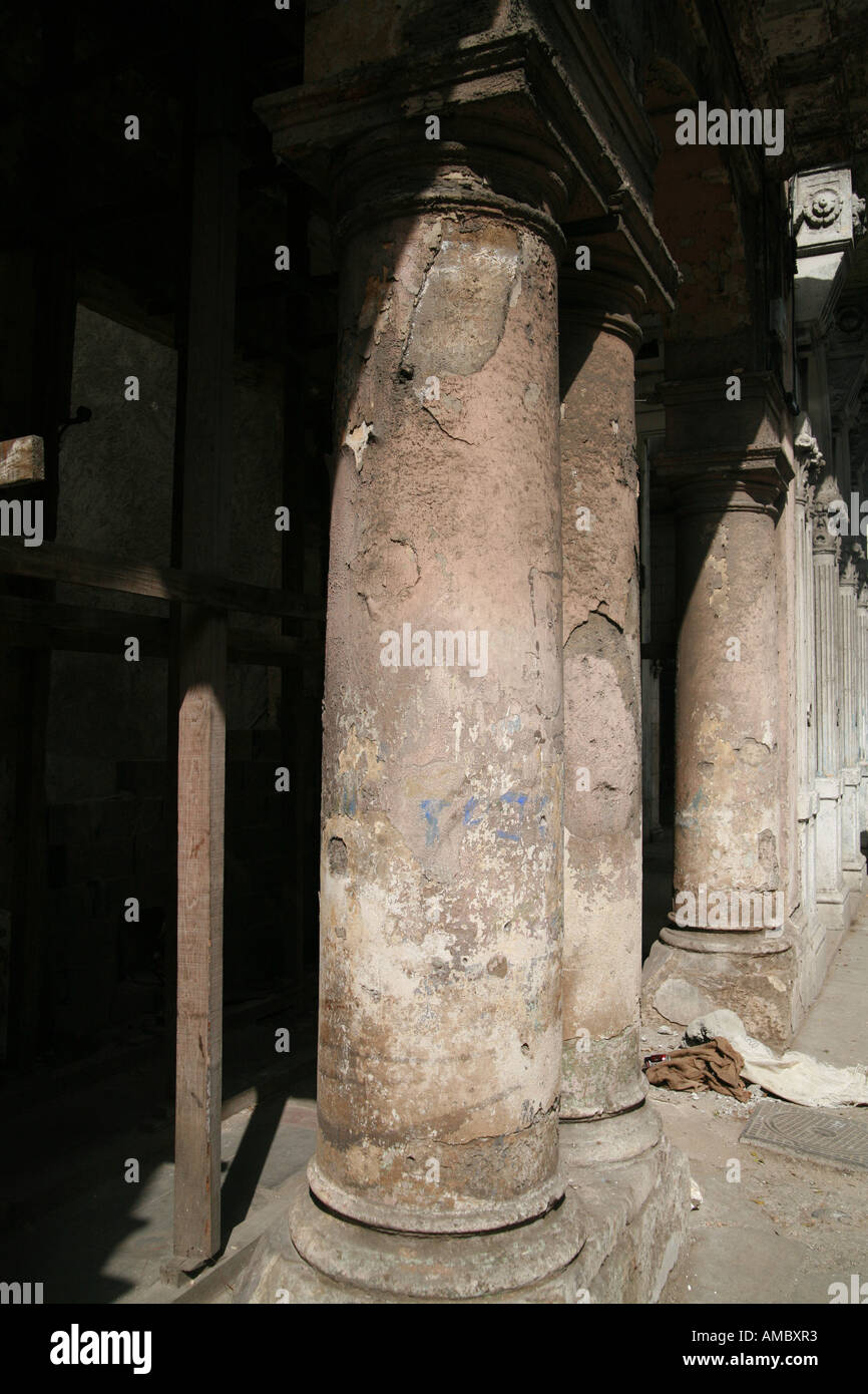Pillars old building havana cuba hi-res stock photography and images ...