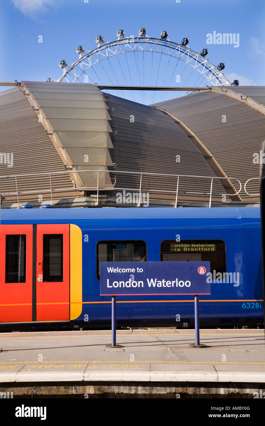Waterloo rail station hi-res stock photography and images - Alamy