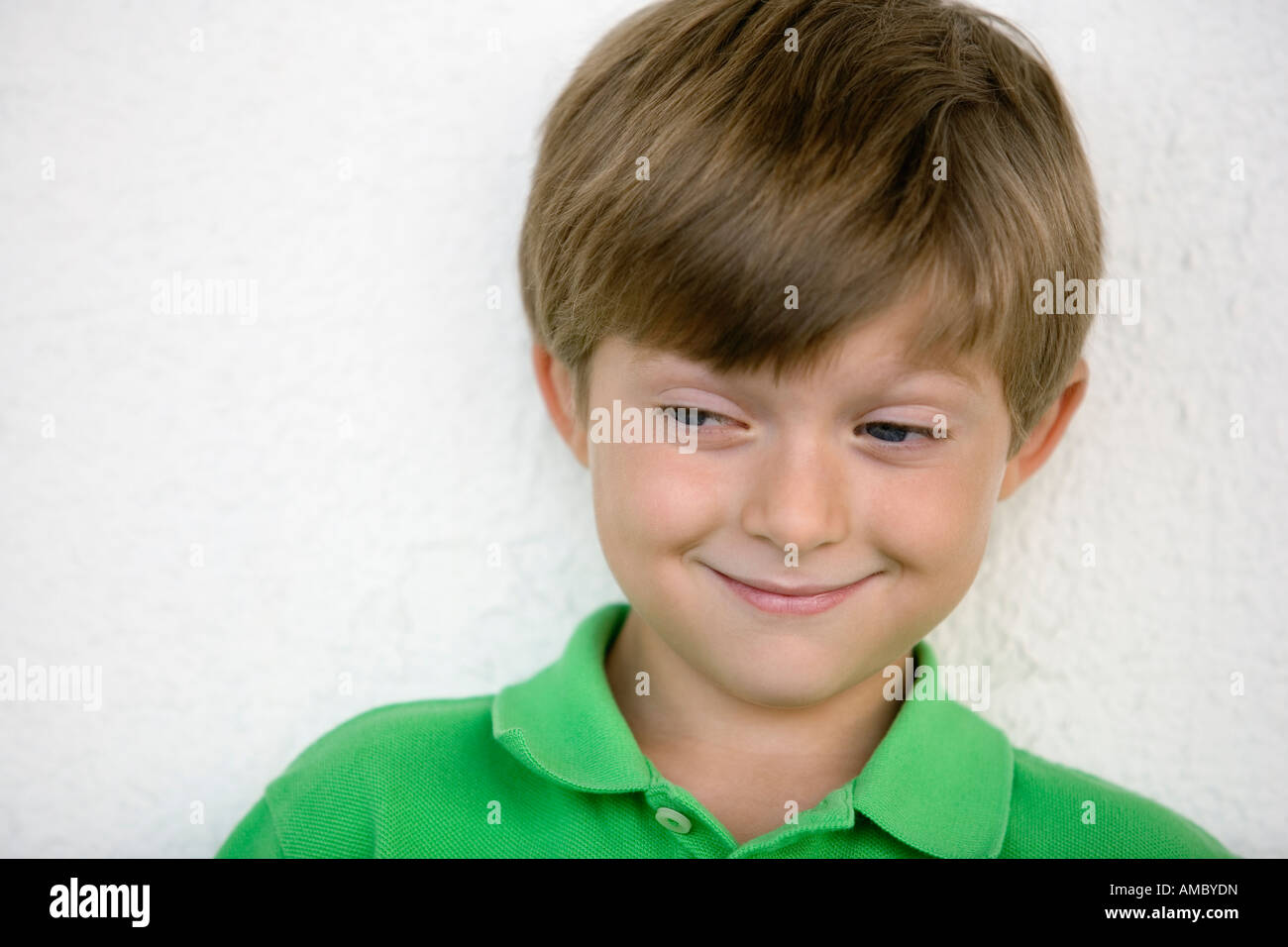 Smiling boy images hi-res stock photography and images - Alamy