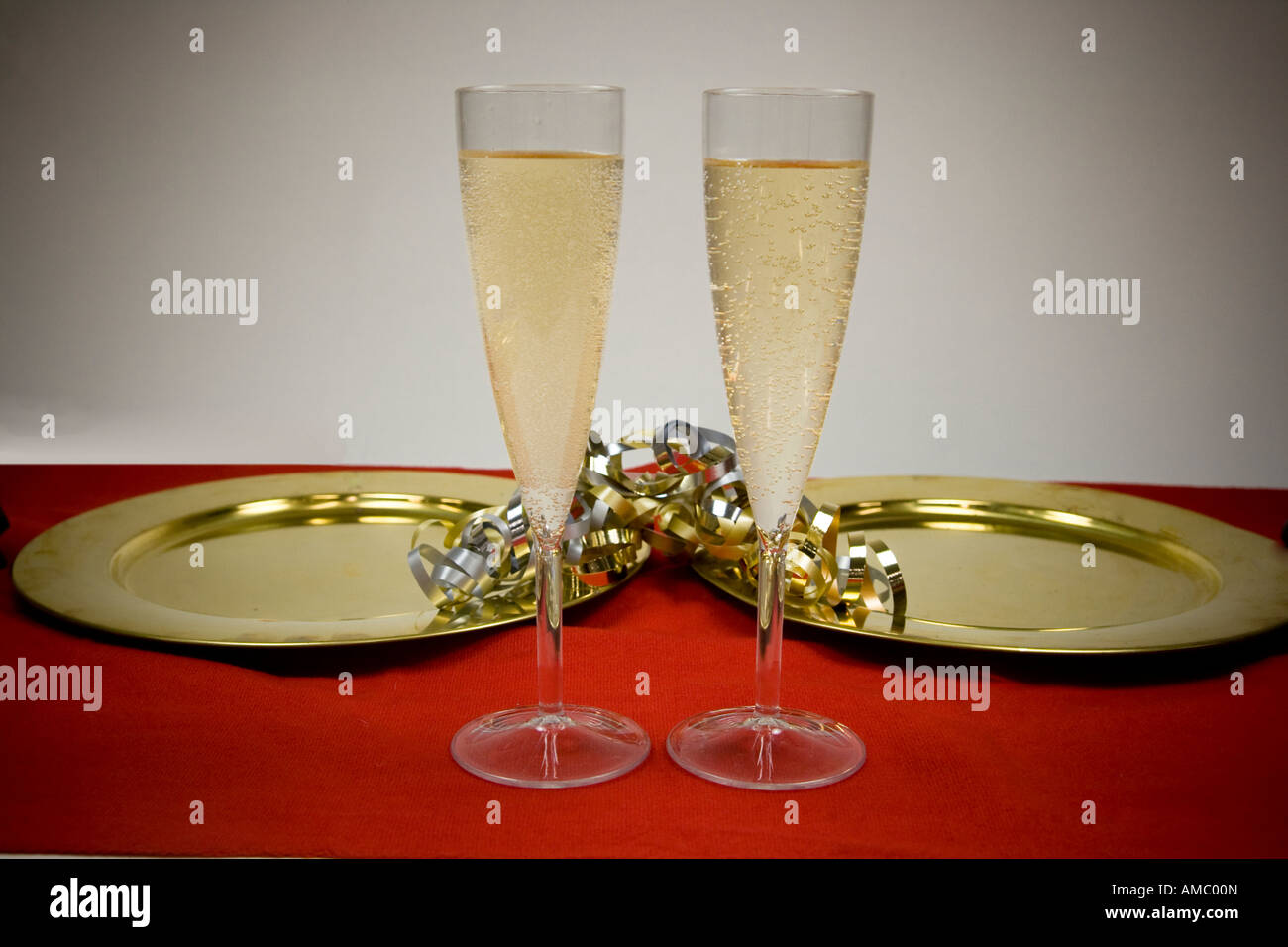 Champagne flutes on a fancy dinner table Stock Photo - Alamy