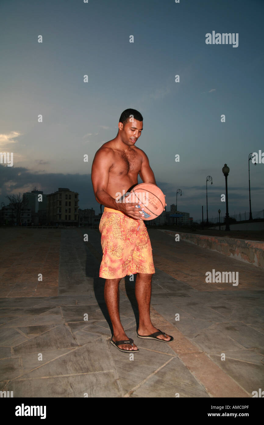 Cuba Havana young men playing basketball at parque antonio maceo Stock ...