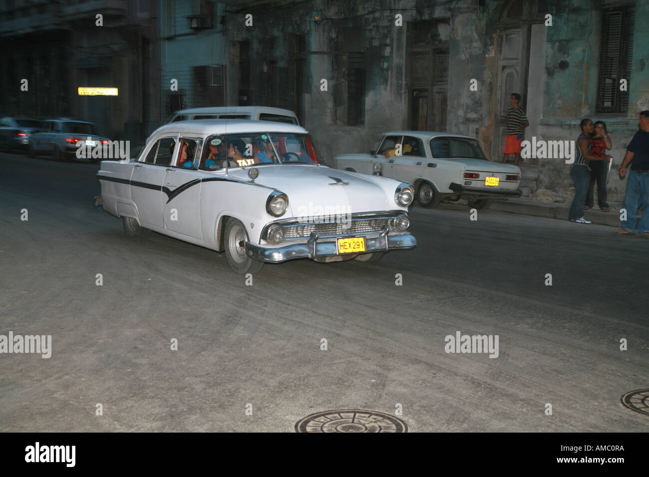 Streetscene la habana hi-res stock photography and images - Alamy
