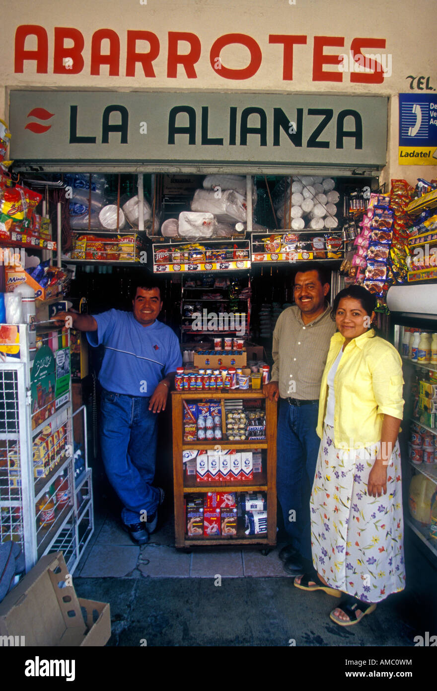 Grocery store mexico exterior hi-res stock photography and images - Alamy