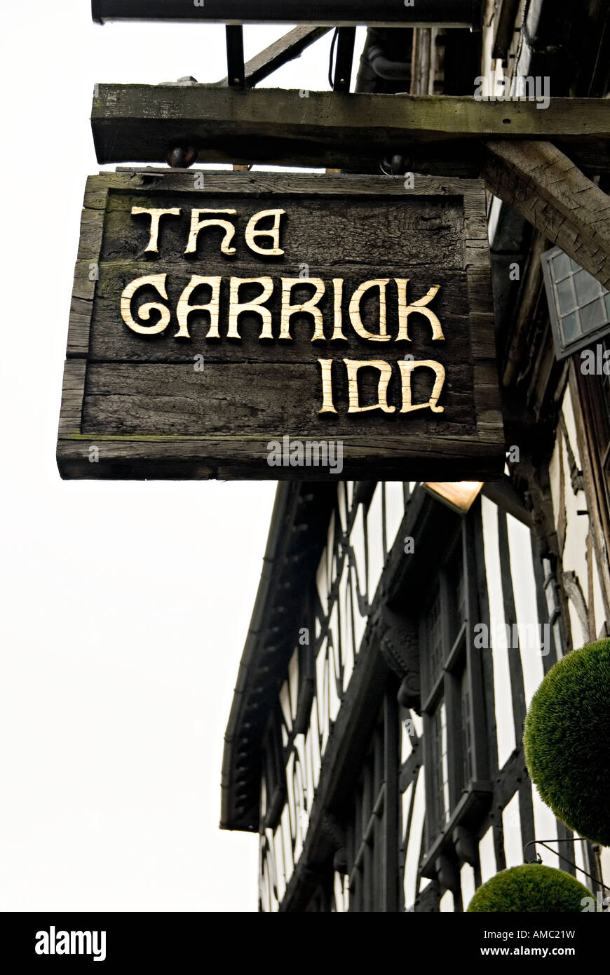the garrick inn sign stratford upon avon Stock Photo - Alamy