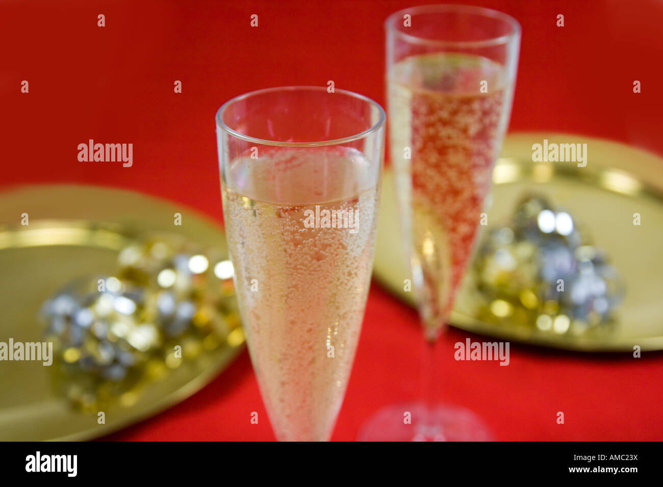 Champagne flutes on a fancy dinner table Stock Photo - Alamy